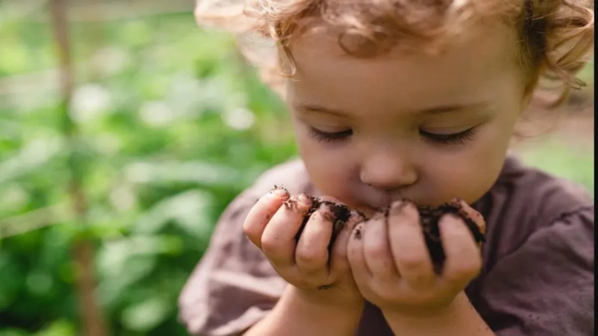 Children Tips : మట్టి తినే అలవాటు ఎందుకు వస్తుంది? - Rtvlive.com